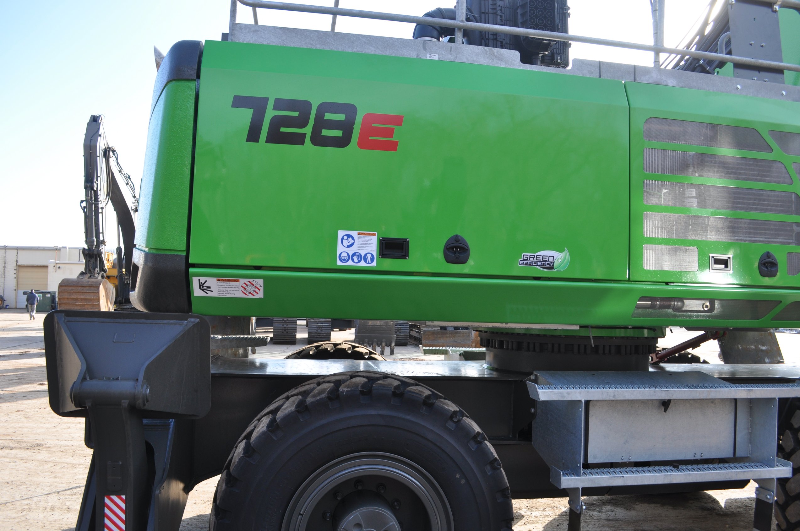 SENNEBOGEN 728: Built for Mid-Scale Tree Jobs